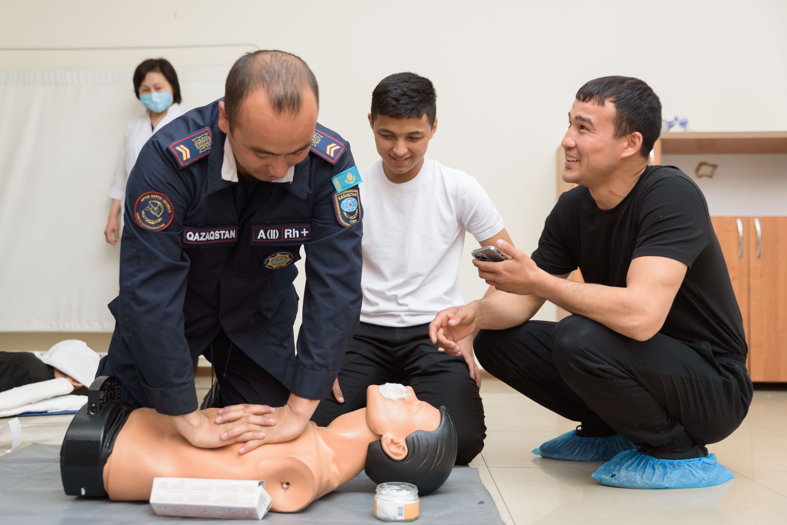 KazNMU began free training of 1,300 rescuers and police in first aid ...